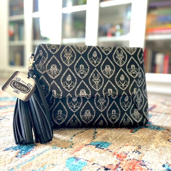 Loungefly | Bags | Nwt Loungefly Disney Villians Clutch Black Silver ...